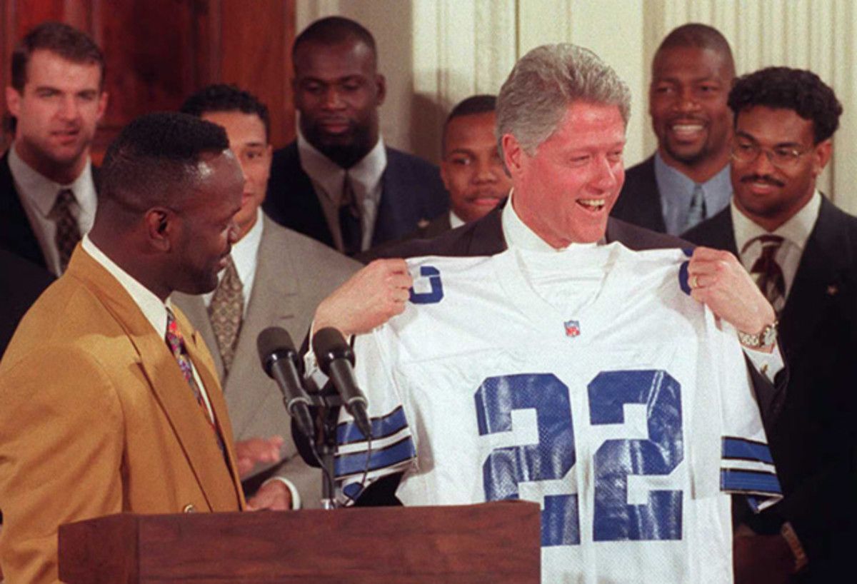 President Obama, Alabama’s Derrick Henry strike Heisman pose - Sports ...