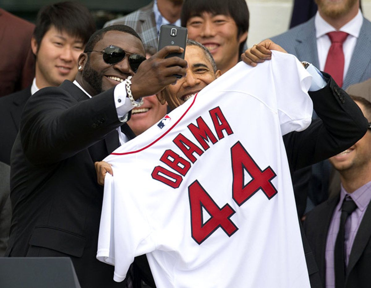 President Obama, Alabama’s Derrick Henry strike Heisman pose - Sports ...