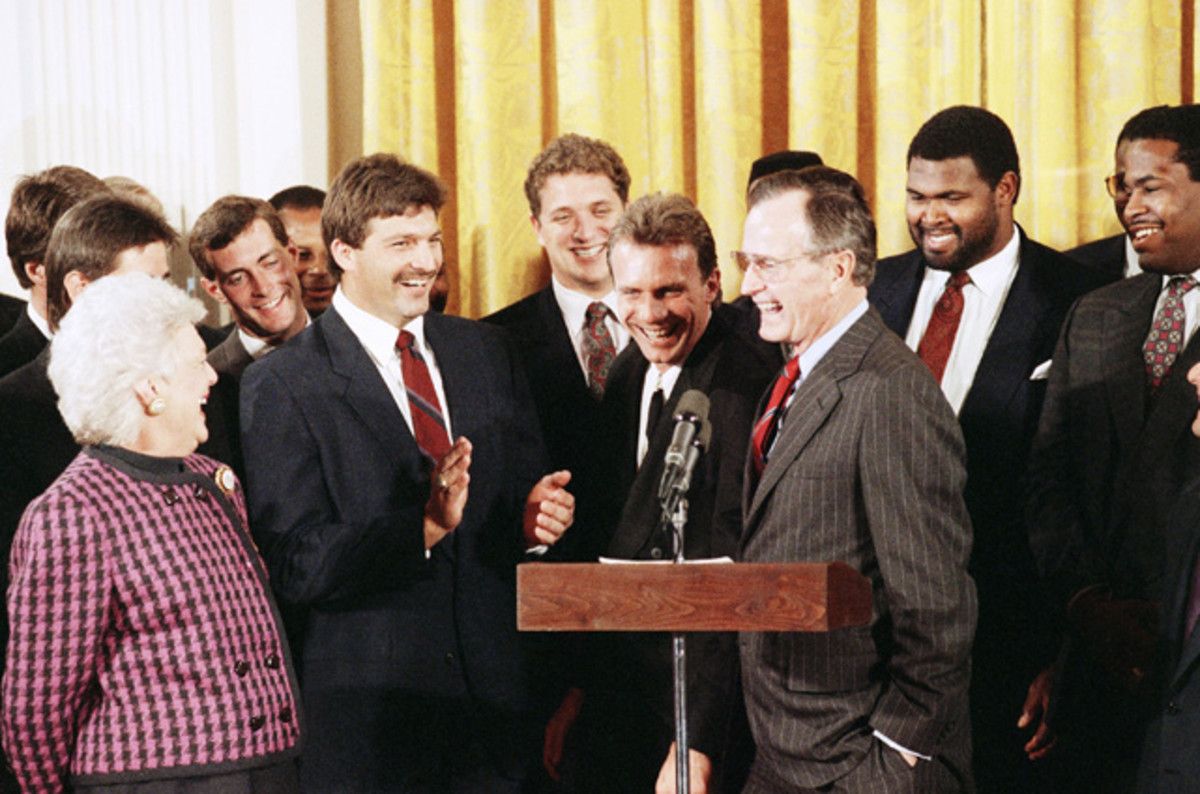 President Obama, Alabama’s Derrick Henry strike Heisman pose - Sports ...
