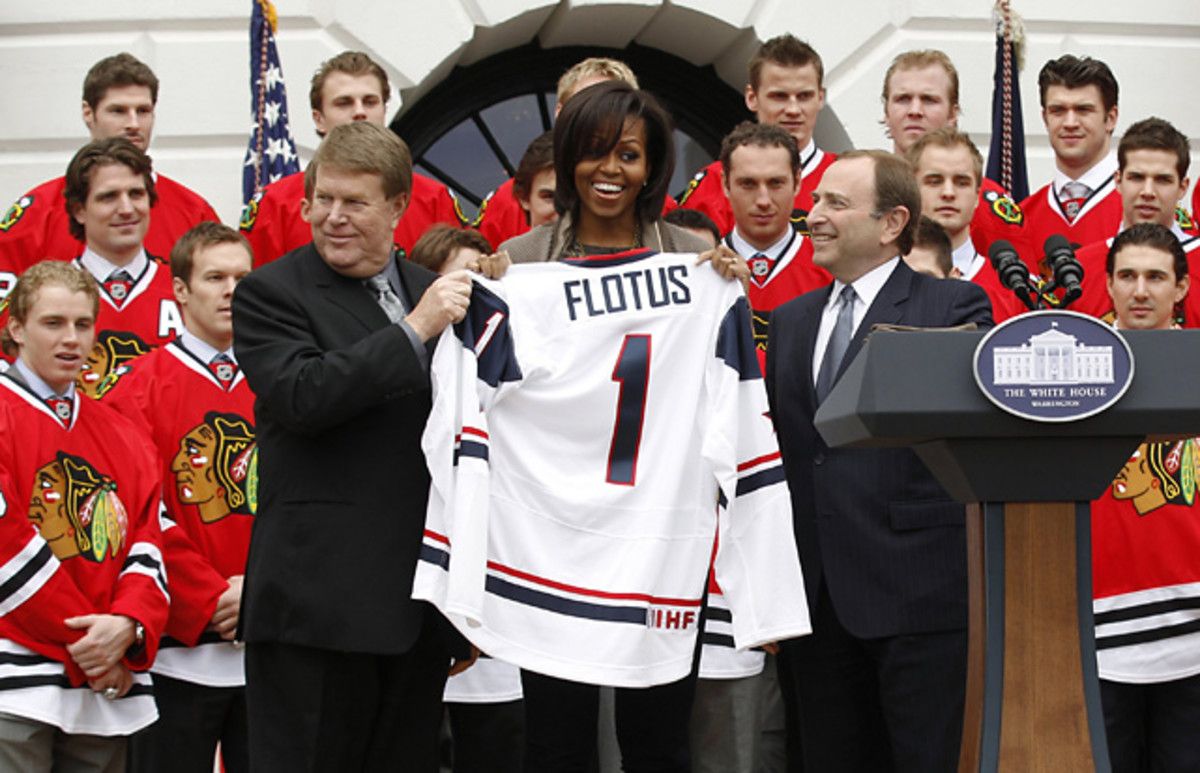 President Obama, Alabama’s Derrick Henry strike Heisman pose - Sports ...