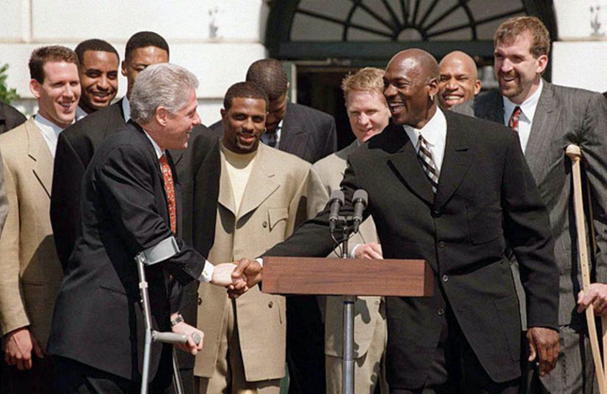 President Obama, Alabama’s Derrick Henry strike Heisman pose - Sports ...