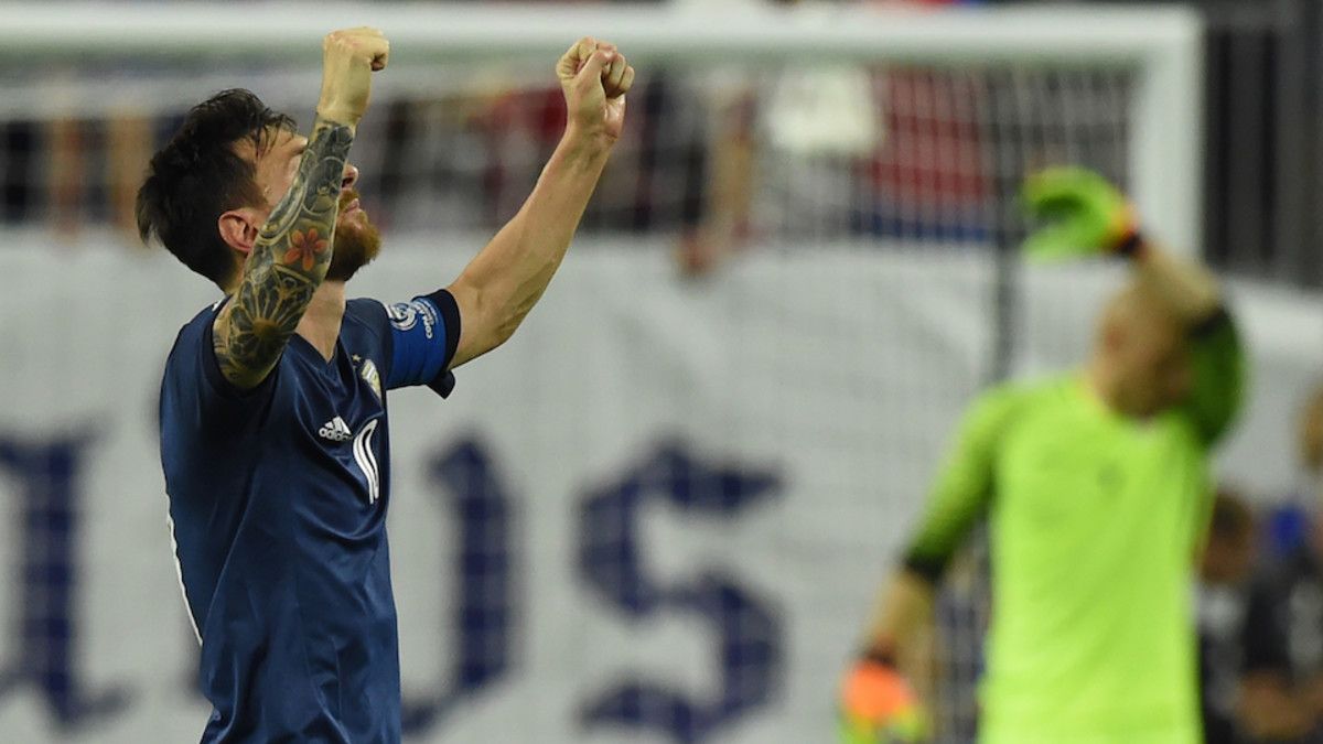 Lionel Messi free kick goal: Photos of amazing shot - Sports Illustrated