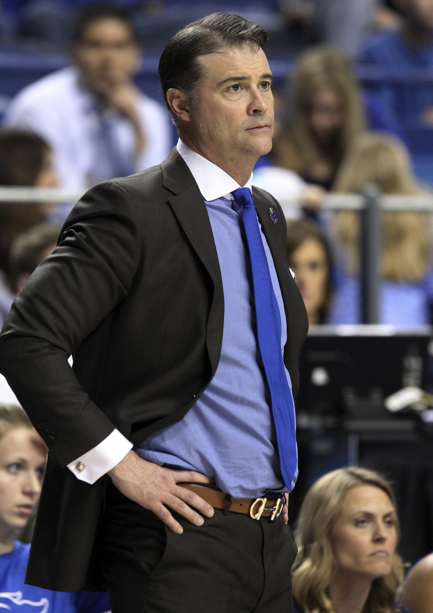 Kentucky hires Hall of Famer Lin Dunn as an assistant coach - Sports ...