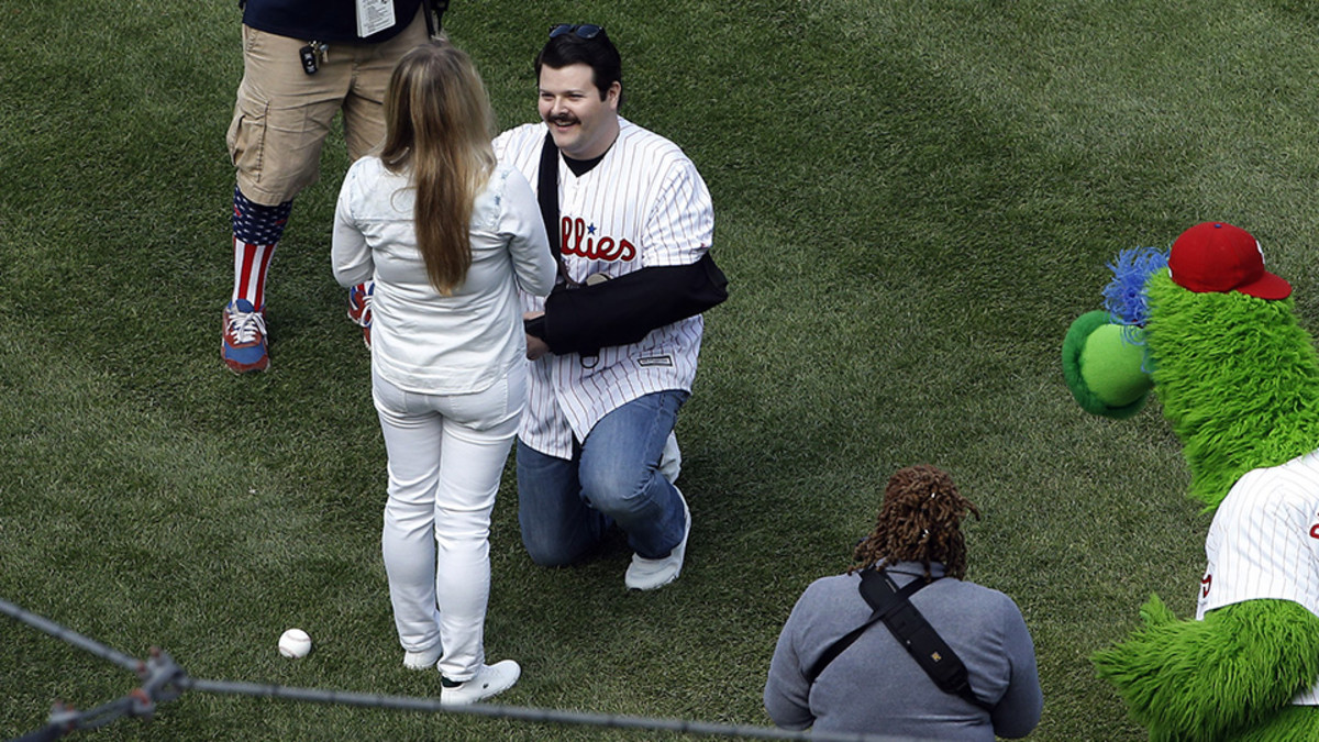 Wounded police officer proposal at Phillies game (video) - Sports ...