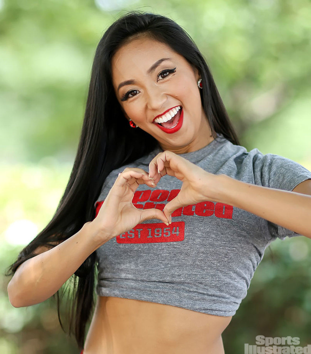 Cheerleader of the Week: Rie - Sports Illustrated
