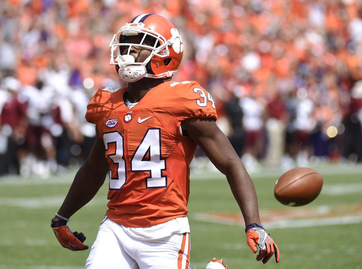 Premature celebration: Clemson's McCloud drops ball at 1 - Sports ...
