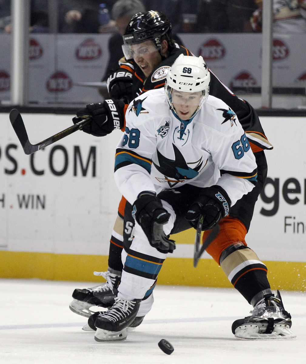 Ducks stop Thornton, Sharks 3-2 for 4th consecutive victory - Sports ...
