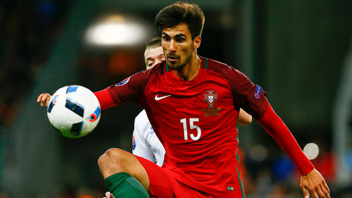Barcelona signs midfielder Andre Gomes - Sports Illustrated