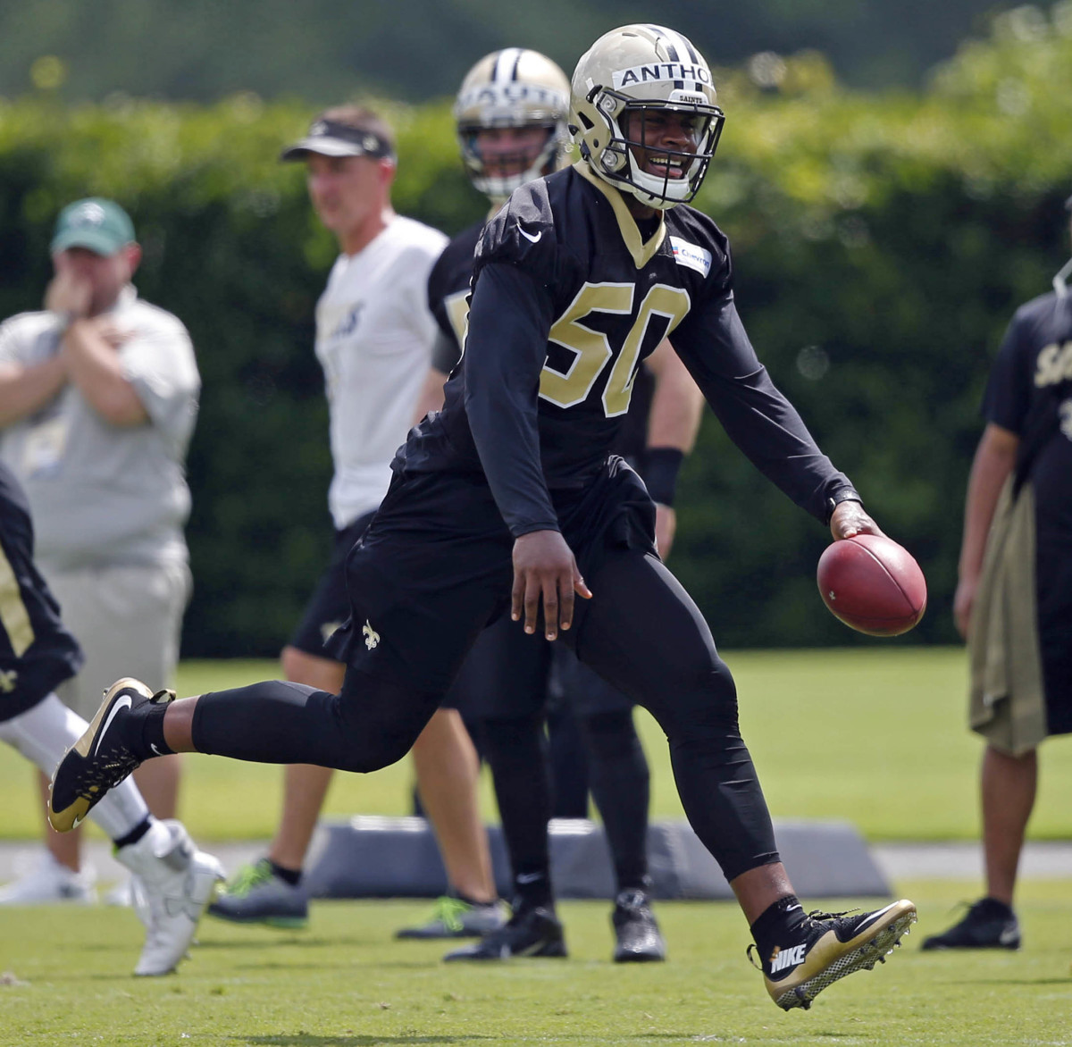 Saints' Anthony embracing linebacker shuffle, Laurinaitis - Sports ...