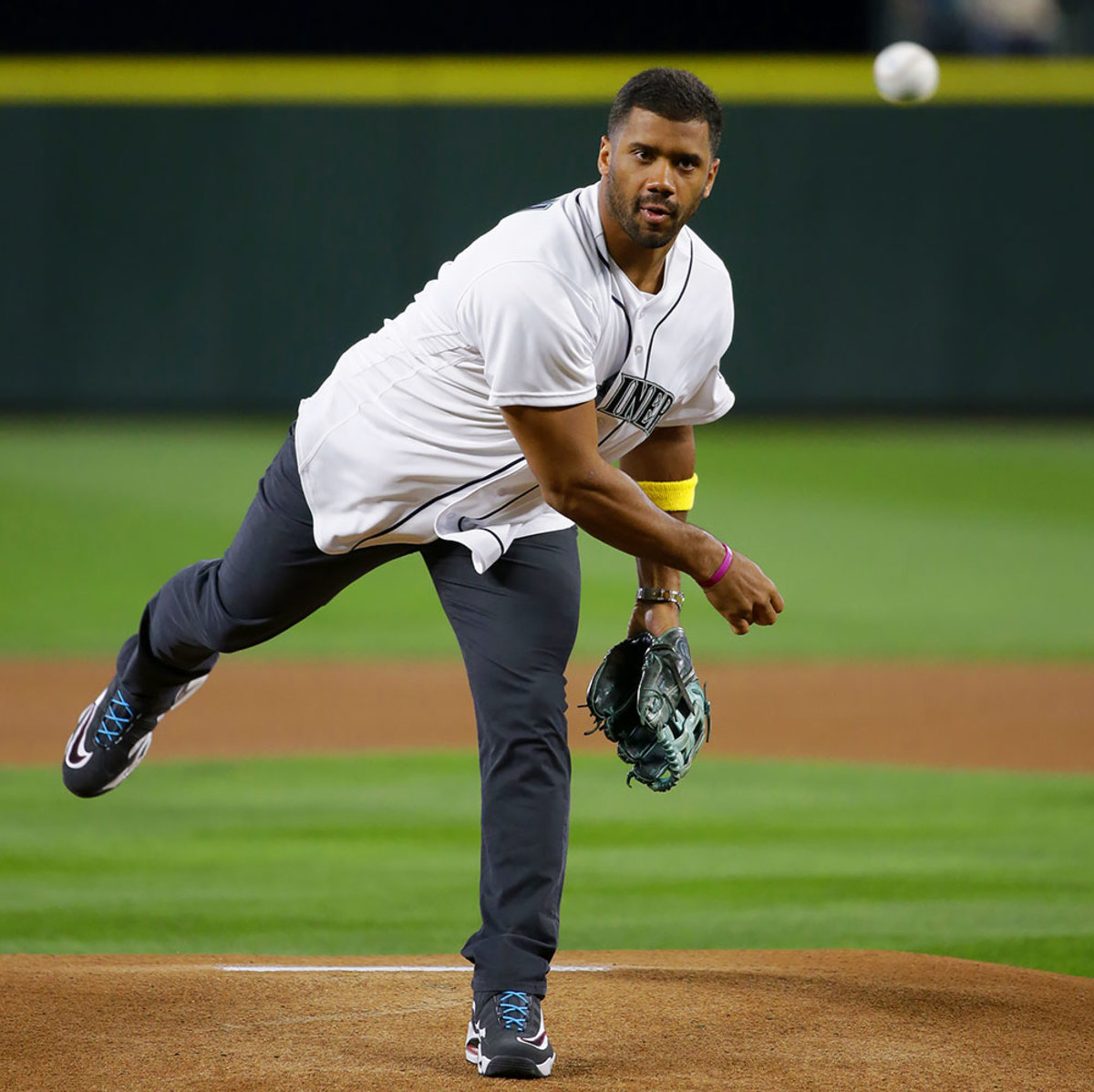 Celebrity First Pitches in 2016 - Sports Illustrated