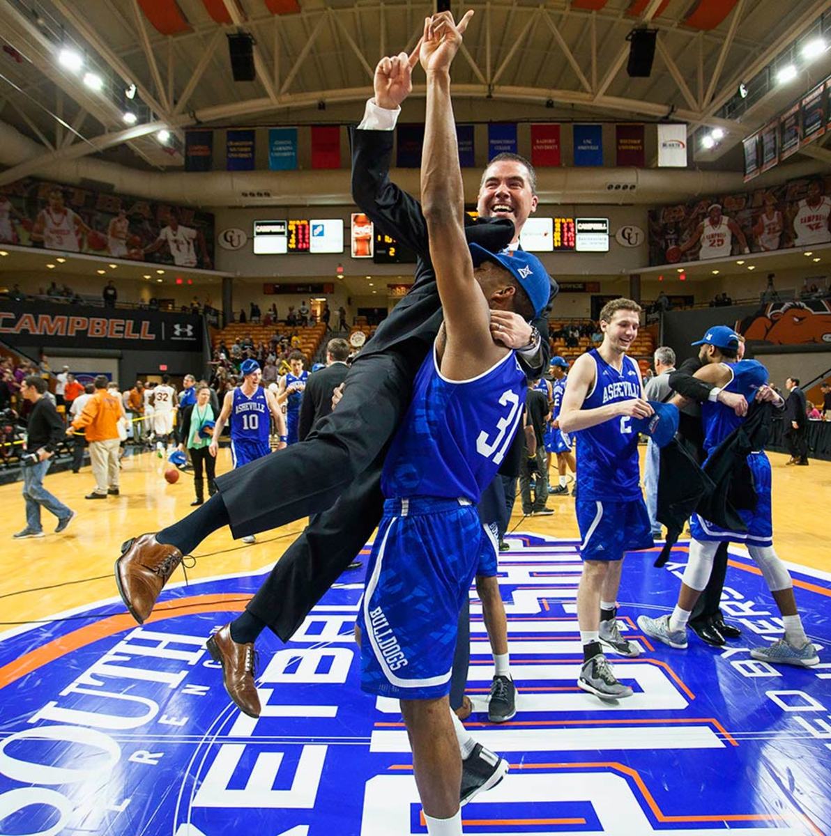 Wacky Sports Photos of the Week (March 2-8) - Sports Illustrated