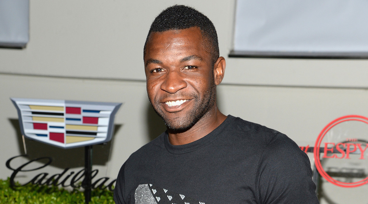 Ex-NFL WR Mark Clayton discusses headphones company LIVV - Sports ...