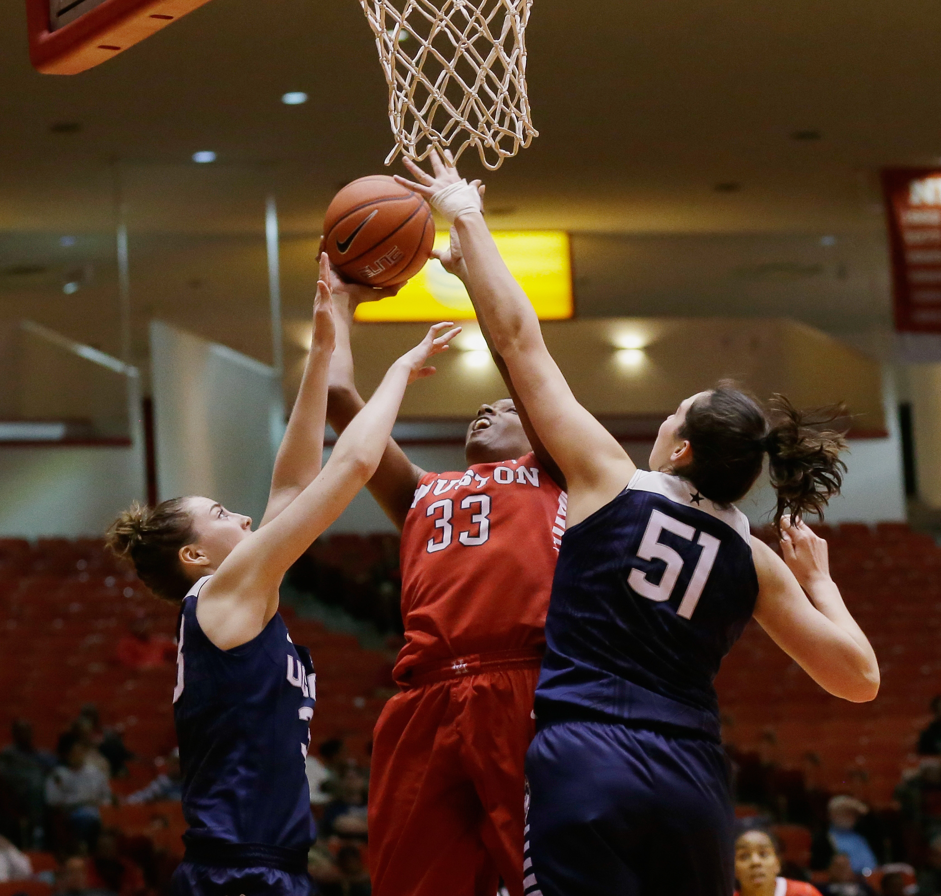 No. 1 UConn overcomes slow start for 50th straight win - Sports Illustrated