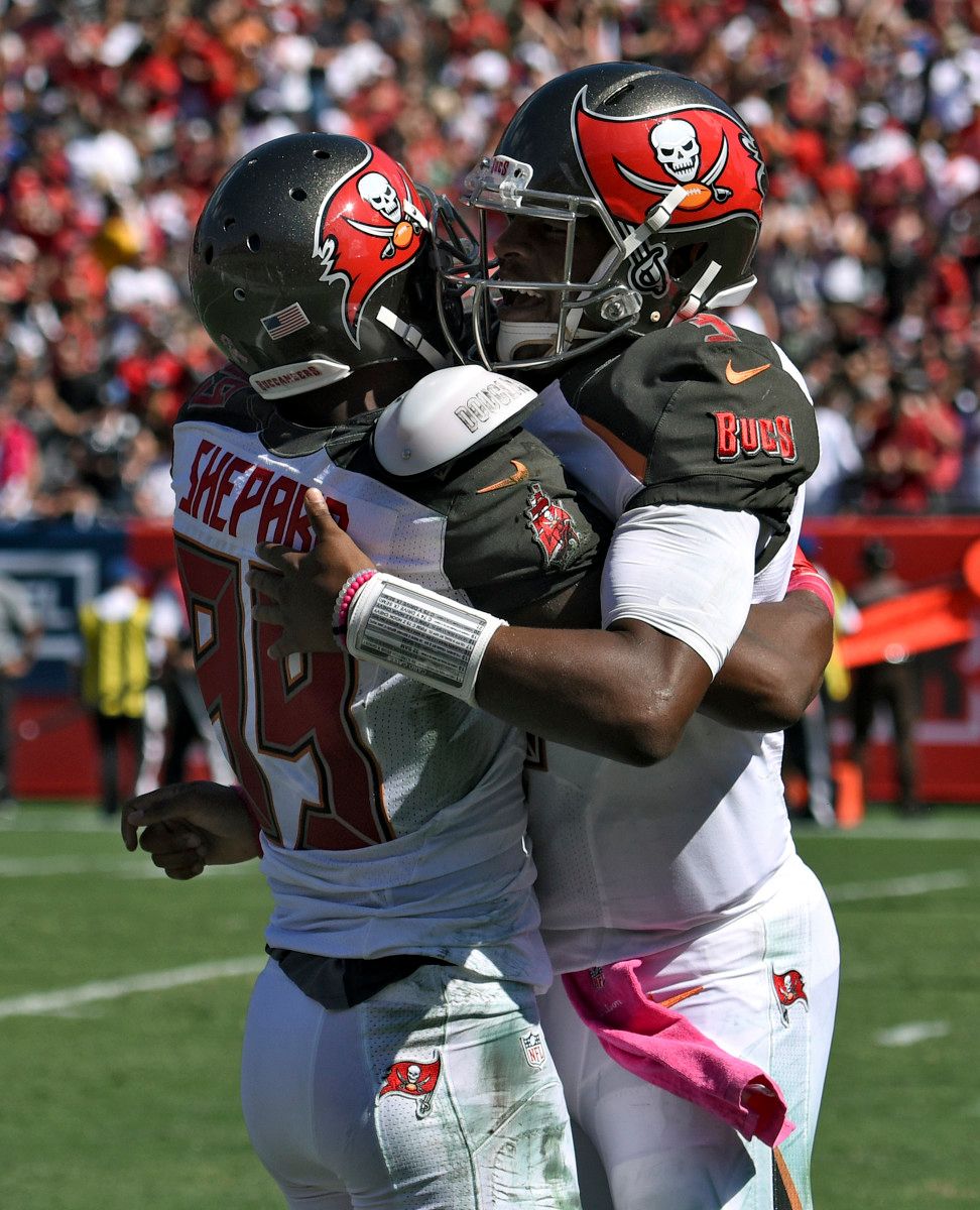 Carr, Raiders bolster confidence with 30-24 OT win over Bucs - Sports ...