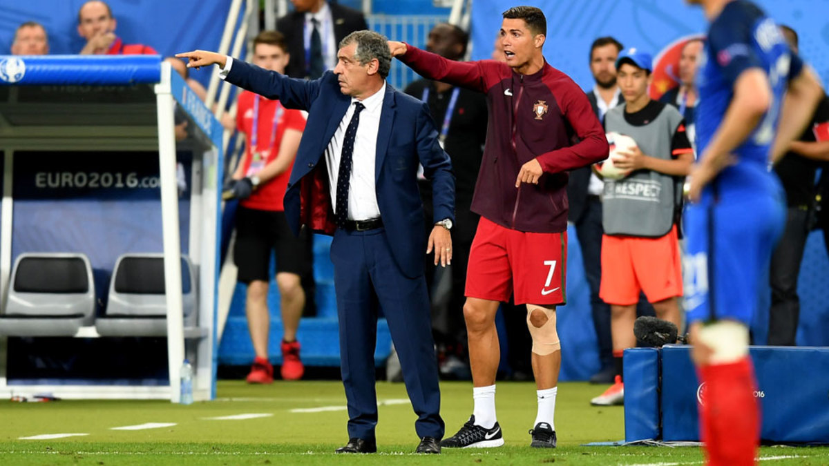 Cristiano Ronaldo acts as Portugal manager in Euro final (VIDEO ...
