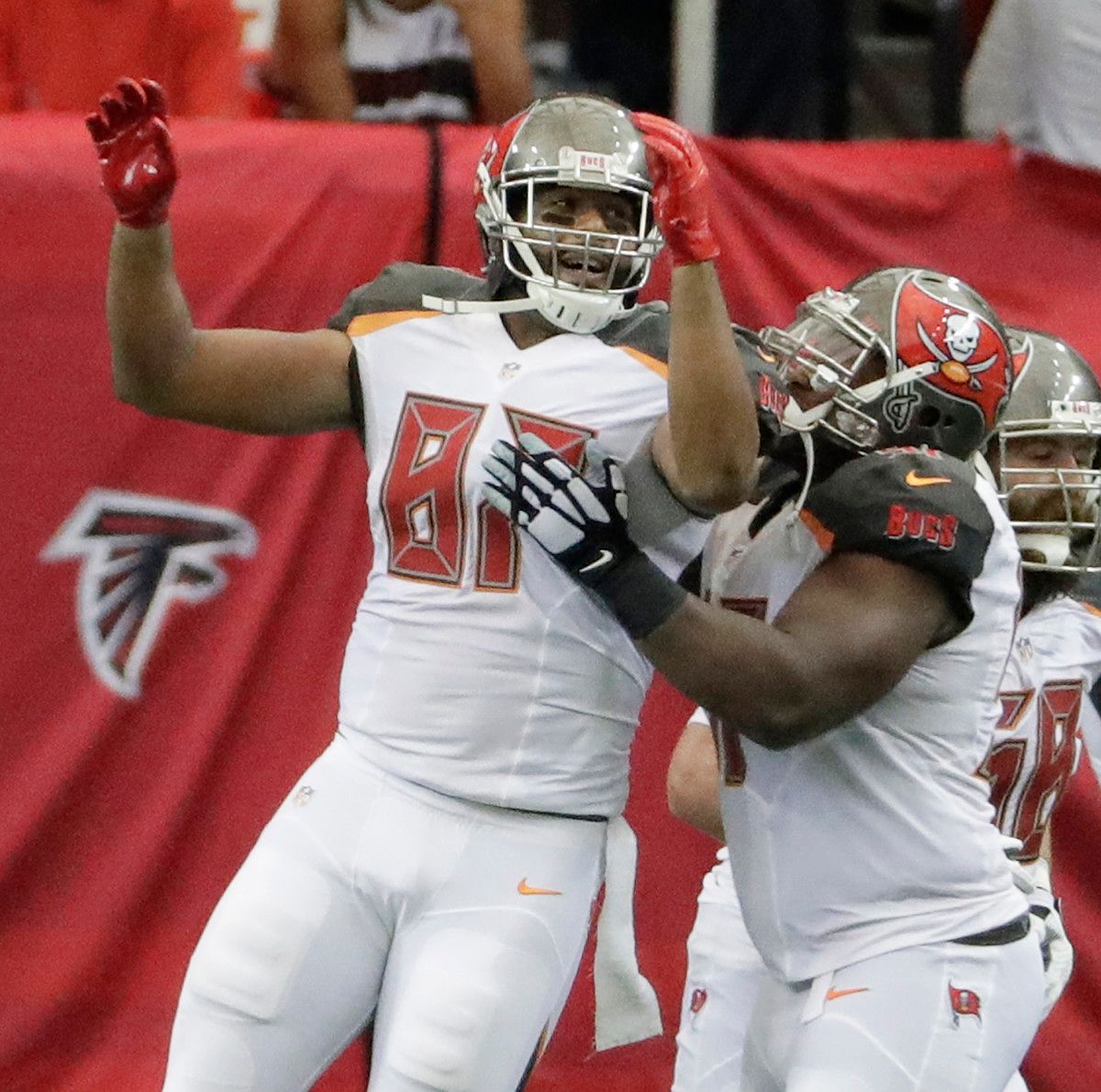 Troopers arrest Bucs tight end on DUI charge - Sports Illustrated