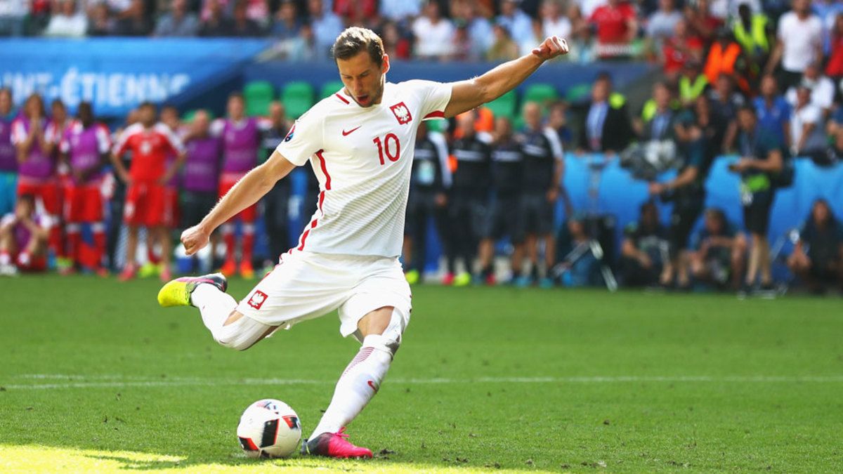 Grzegorz Krychowiak: PSG signs Poland star from Sevilla - Sports ...
