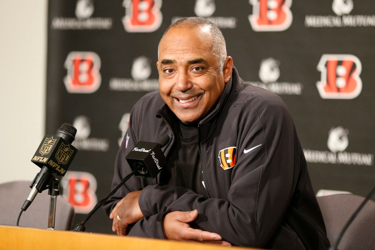 Bengals' Marvin Lewis signs 1-year extension through 2017 - Sports ...