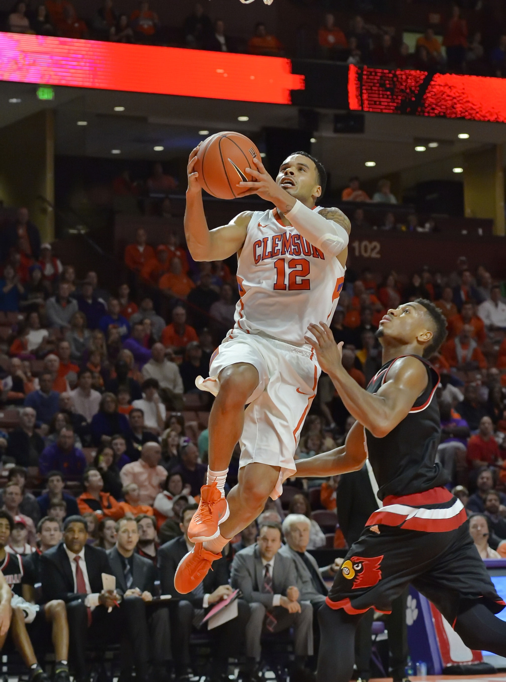 Clemson upsets cold-shooting No. 16 Louisville 66-62 - Sports Illustrated