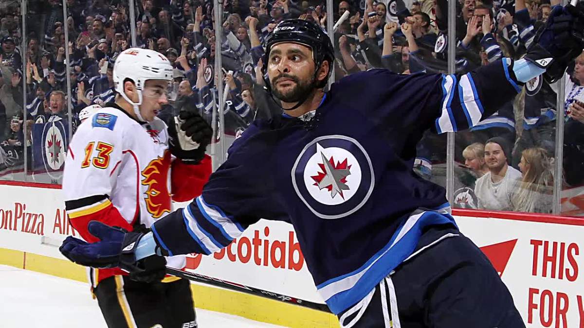 Dustin Byfuglien staying with Jets - Sports Illustrated