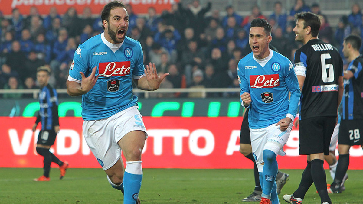 Serie A: Napoli stays on top after routing Frosinone - Sports Illustrated