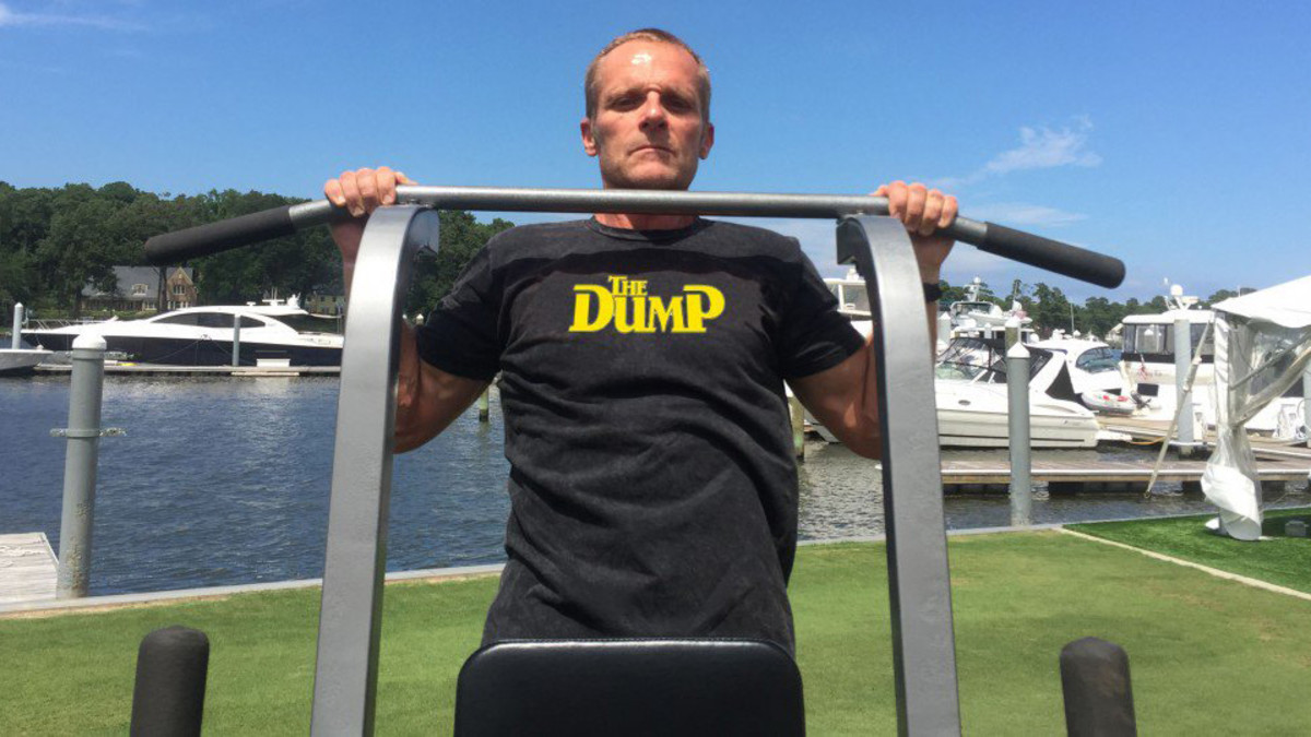 55-year-old Navy veteran breaks pull-up world record - Sports Illustrated