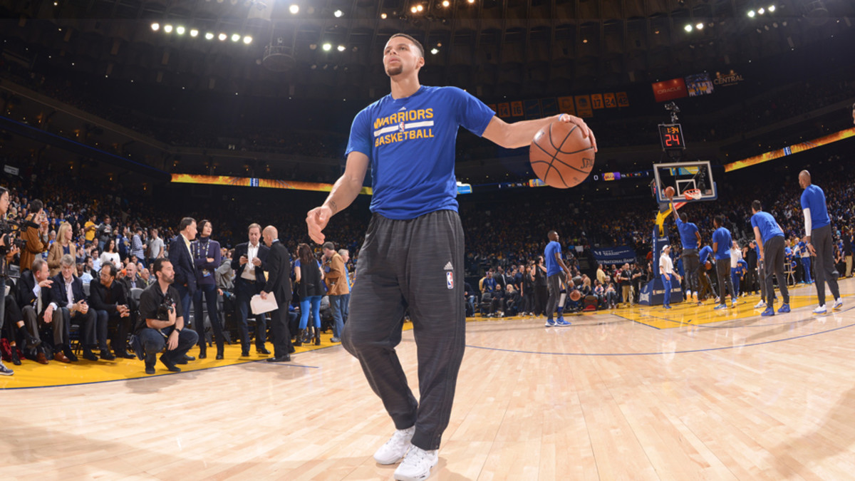Video: Stephen Curry hits deep three from center court logo - Sports ...