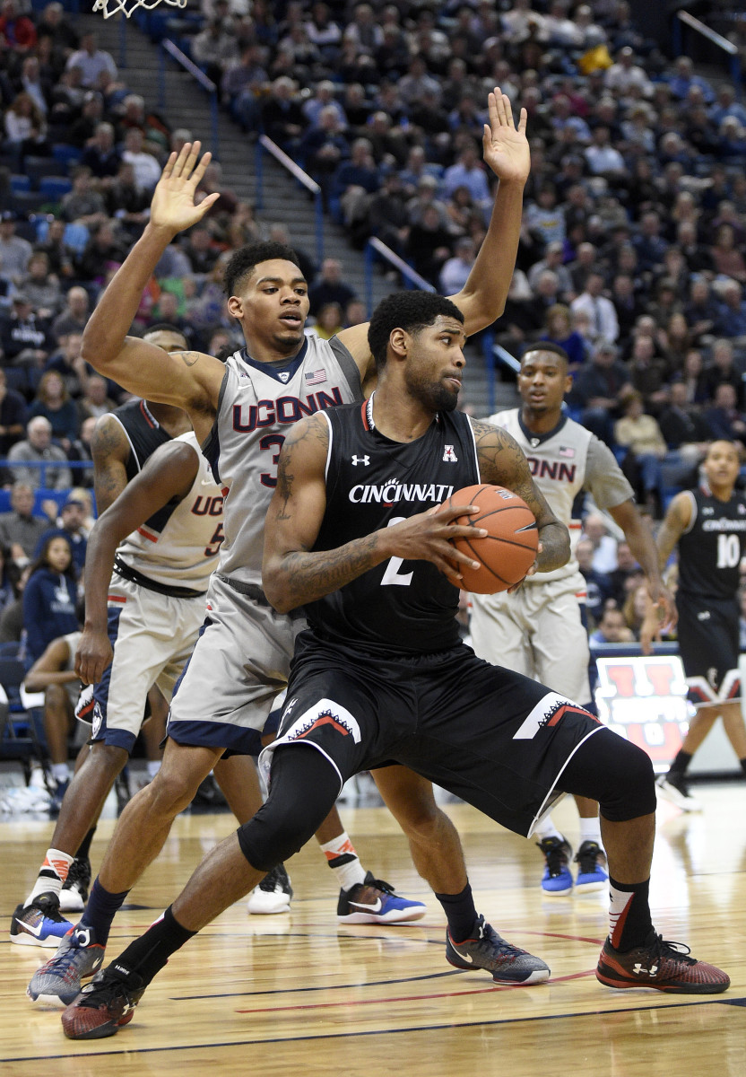 Clark's 3-point play lifts Cincinnati over UConn 58-57 - Sports Illustrated