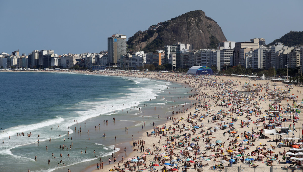 Olympic-goers get an eyeful of Rio's beauty-consumed culture - Sports ...
