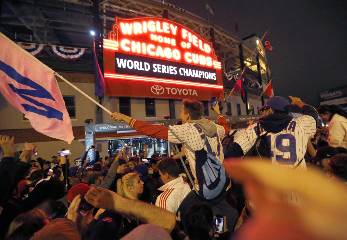 Cubs return to Chicago hours after winning World Series - Sports ...