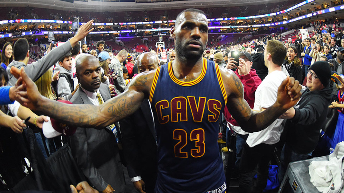LeBron James: Cavs star throws down reverse dunk, high-fives fan ...