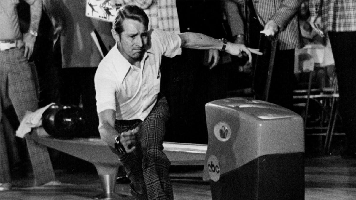 Bowling: Man knocks down bowling alley ceiling with single throw ...