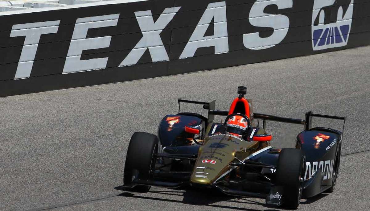 James Hinchcliffe has lead in IndyCar race at Texas - Sports Illustrated