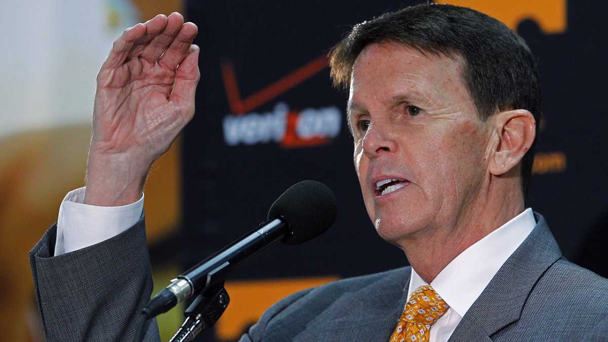 Tennessee Volunteers AD Dave Hart not phased by lawsuits - Sports ...