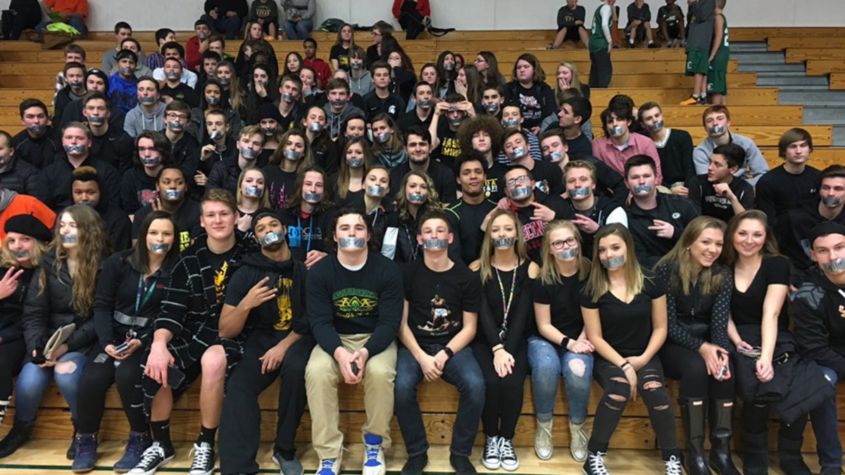 Wisconsin HS students protest WIAA rules on chants - Sports Illustrated