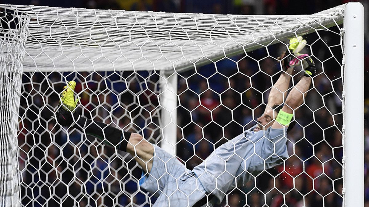 Gigi Buffon video: Italy keeper falls in celebration - Sports Illustrated