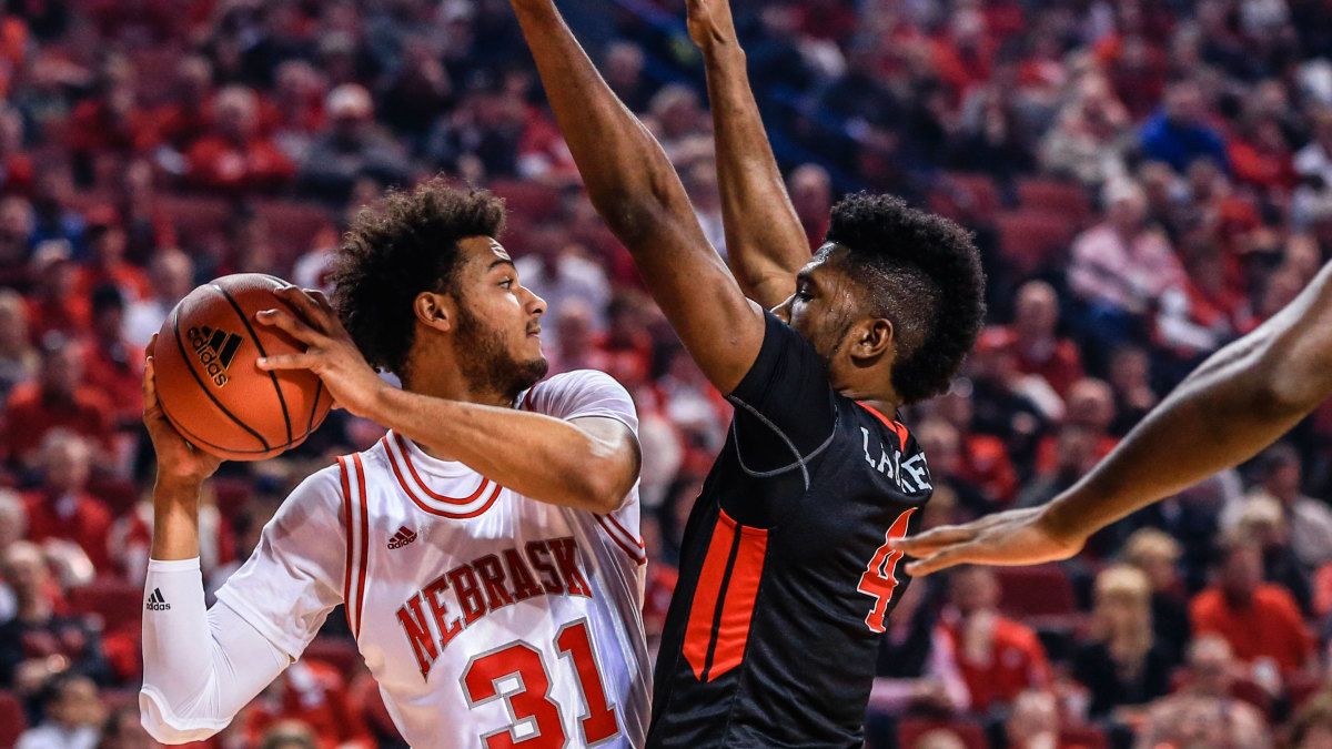 Shavon Shields: Nebraska F leaves with injury after hard fall - Sports ...