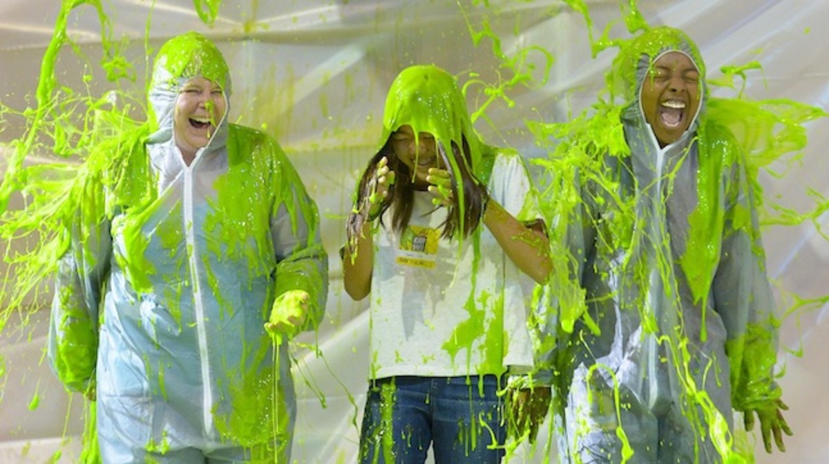 Kid Reporter Gets Slimed! - Sports Illustrated