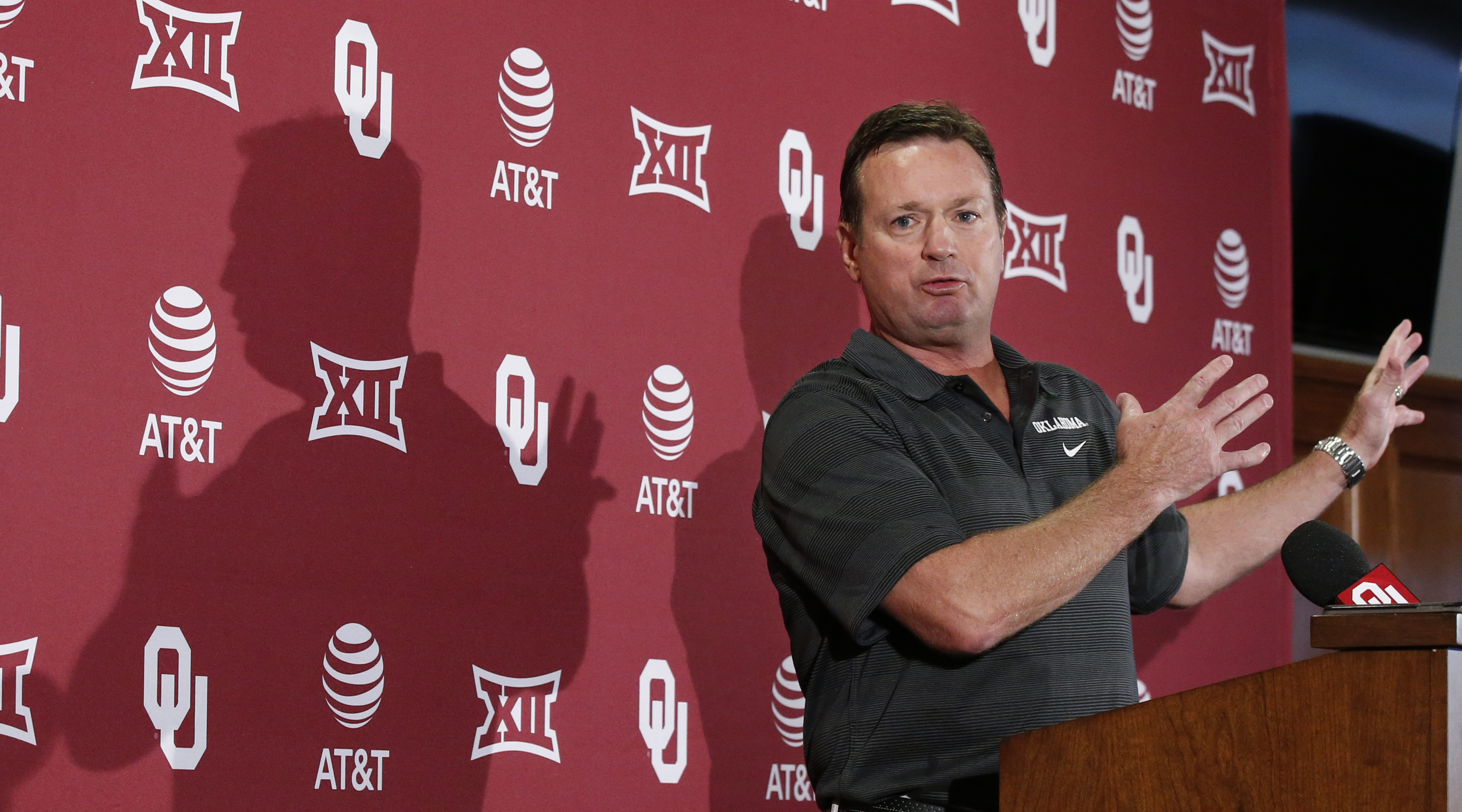 Texas coach Strong enters Oklahoma game under pressure again - Sports ...