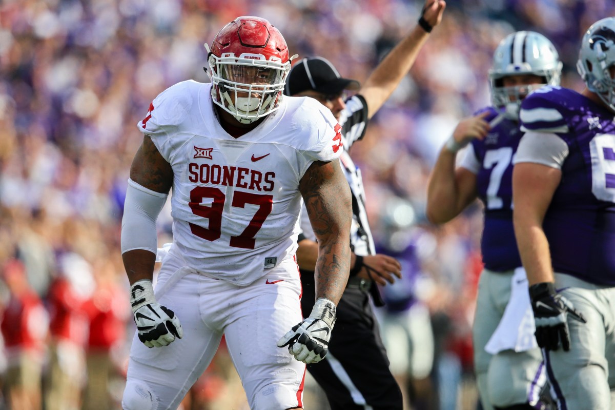 Oklahoma defensive lineman Charles Walker leaves program - Sports ...