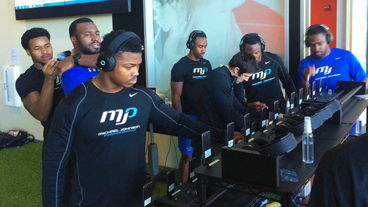 Halo Neuroscience: Electrical brain stimulation device for sports ...