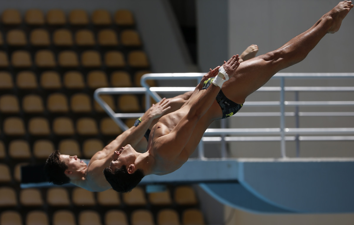 US qualifies for Olympics in 2 synchronized diving events - Sports ...