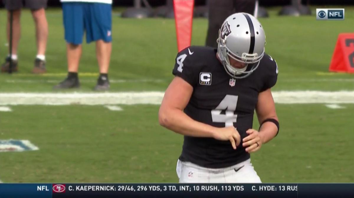 Derek Carr injury update: Pinky finger dislocated (Video) - Sports ...