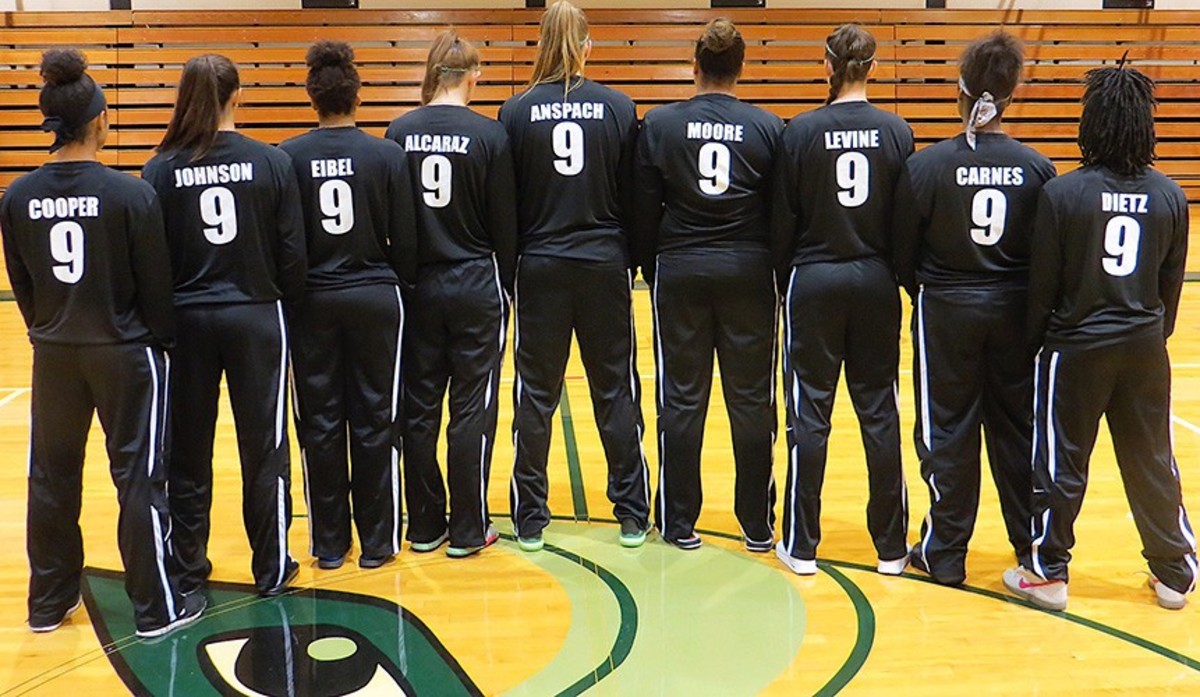 UCC Strong: Umpqua women honor victims of Oregon's deadliest shooting ...