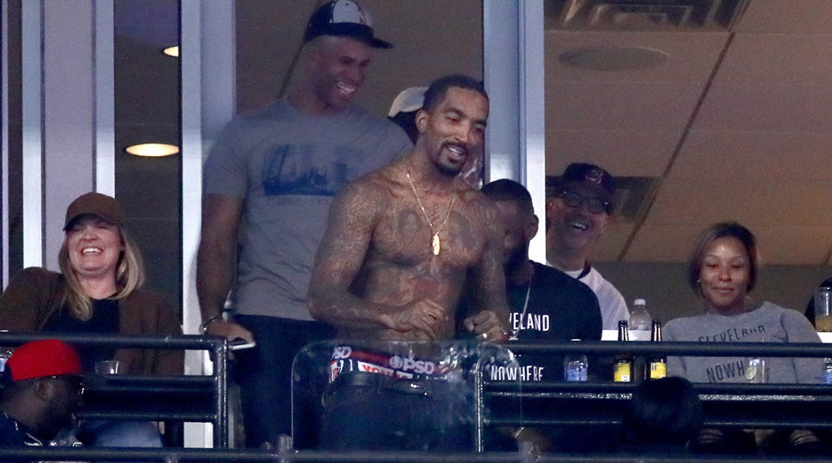 World Series 2016: JR Smith takes shirt off during stretch - Sports ...