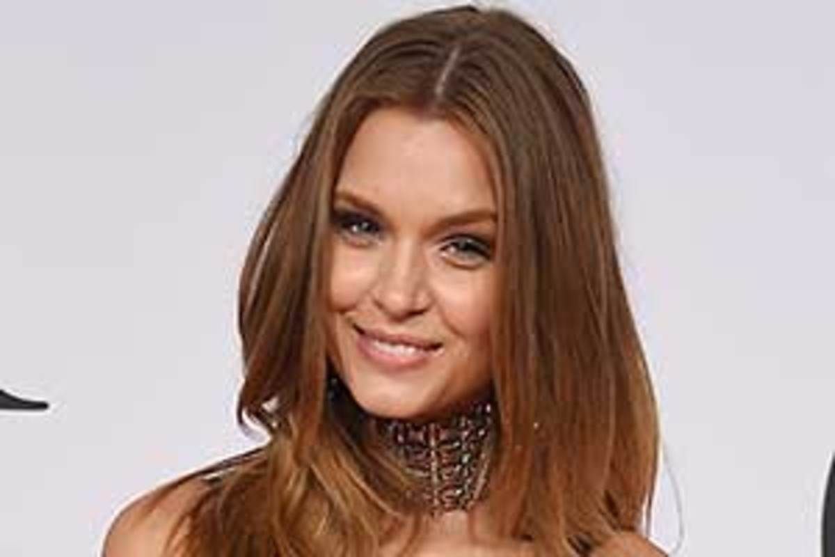 Thursday's PM Hot Clicks: Josephine Skriver; Owl rides horse - Sports ...