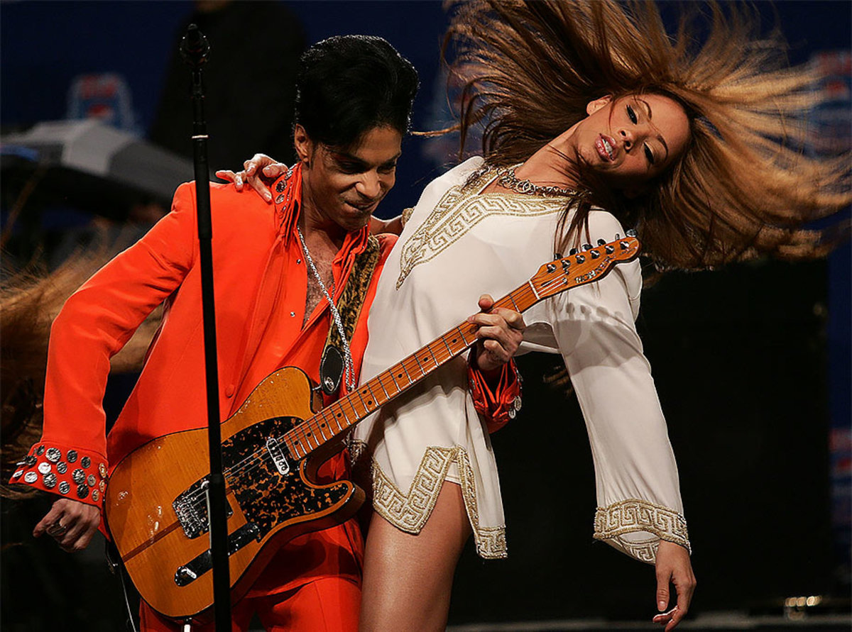 Prince's Magnificent Performance at Super Bowl XLI - Sports Illustrated