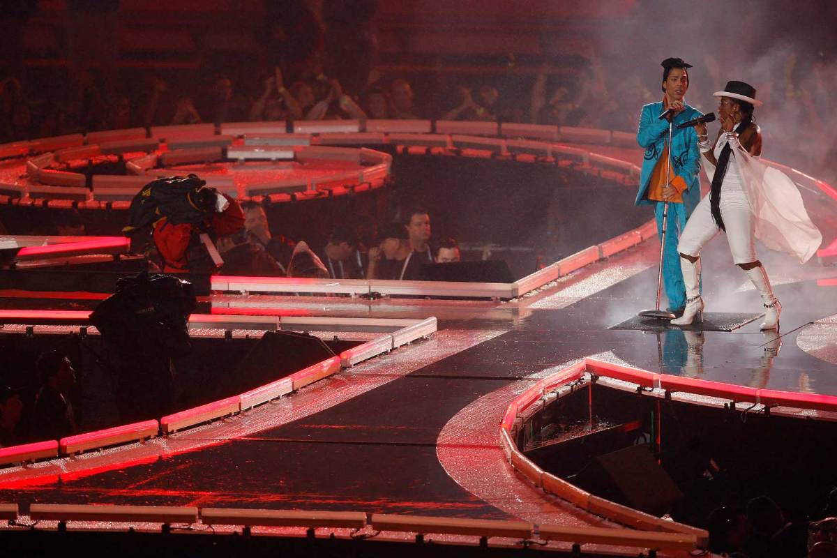 Prince's Magnificent Performance at Super Bowl XLI - Sports Illustrated
