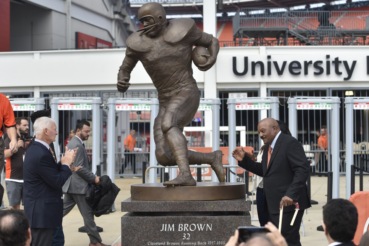 Browns unveil statue of Hall of Fame running back Jim Brown - Sports ...
