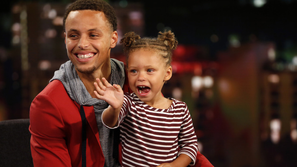 Riley Curry hangs out at Stephen Curry's MVP speech - Sports Illustrated
